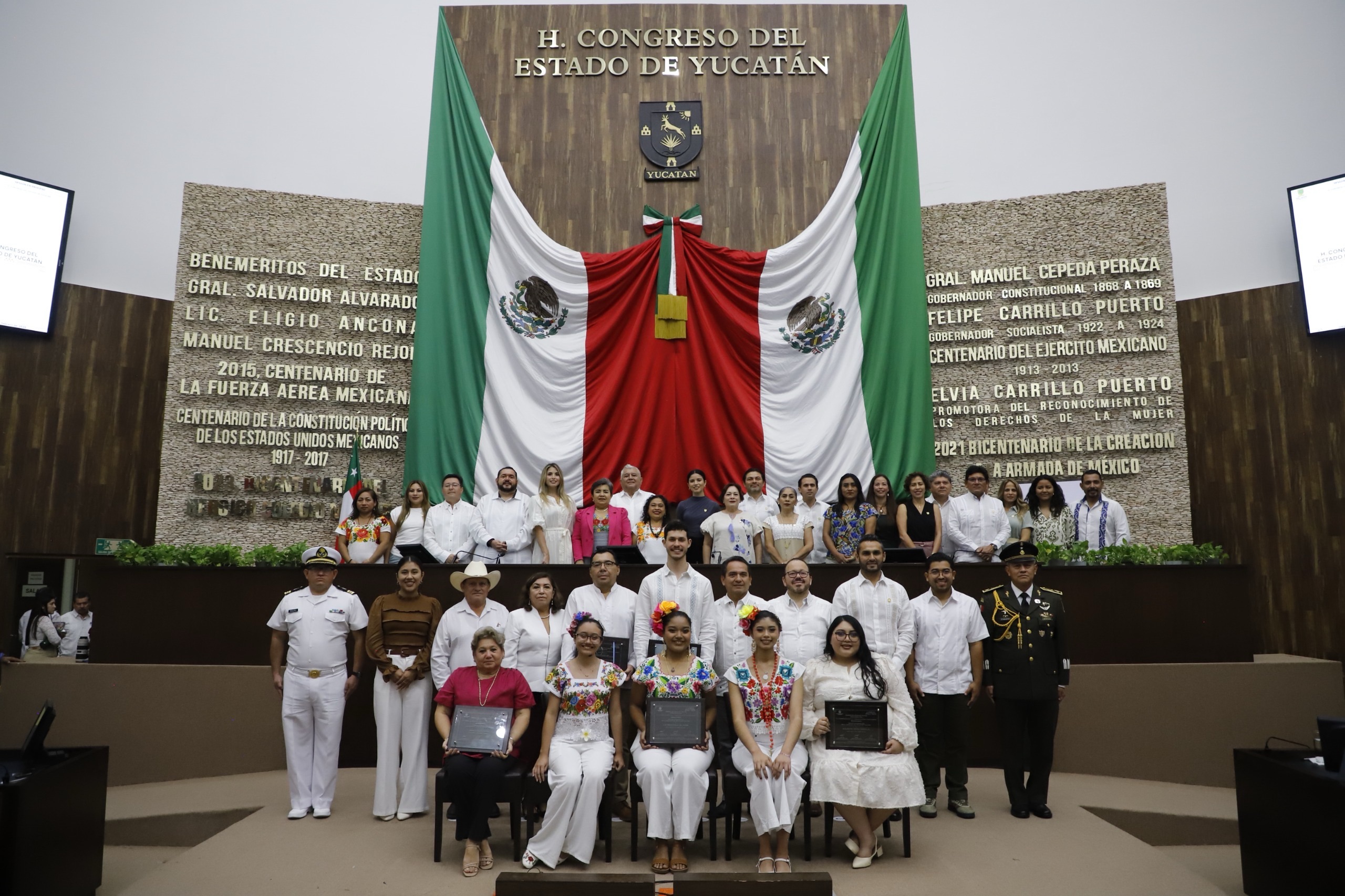 Otorgan el primer Mérito Juvenil “Efraín Calderón Lara” en Yucatán ...